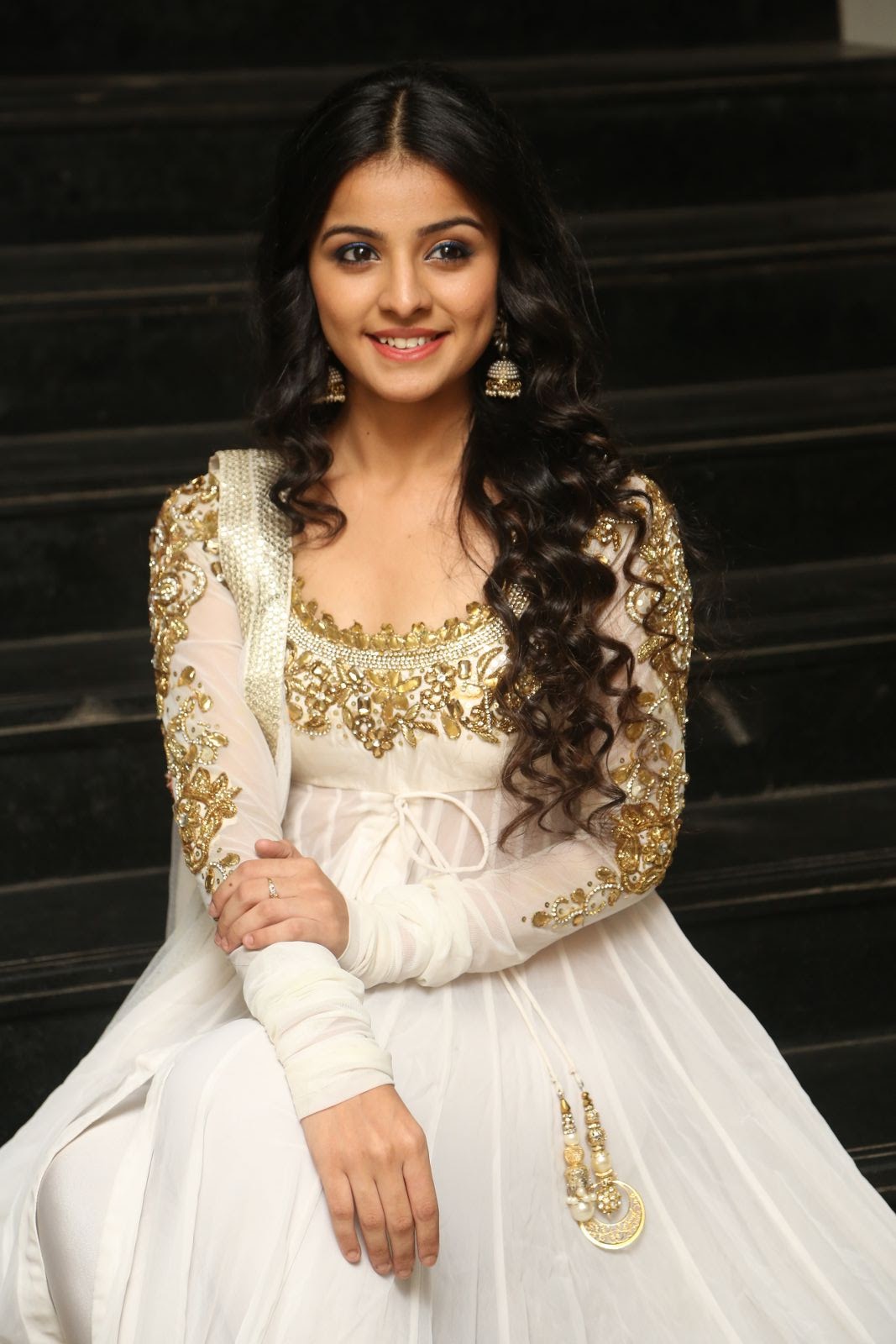 DESI ACTRESS PICTURES: Mahima Makwana Cute Photo shoot gallery ...
