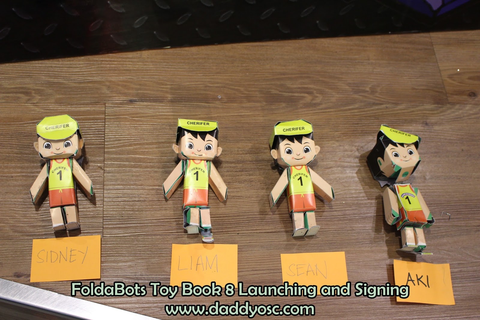 FOLDABOTS TOYBOOK 8 LAUNCHING AND SIGNING | Daddy O!