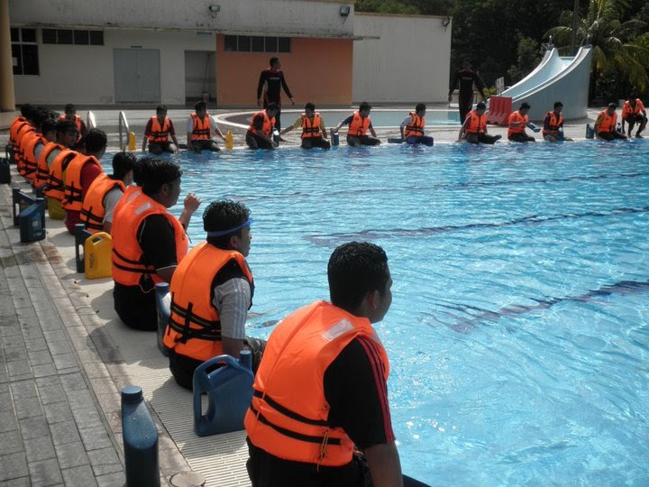 DOLPHIN SWIMMING ACADEMY (DSA): Latihan Keyakinan Di Air