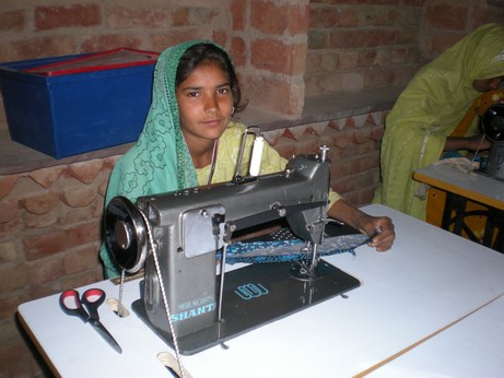 Akash Neem: Sewing School in Gandwa