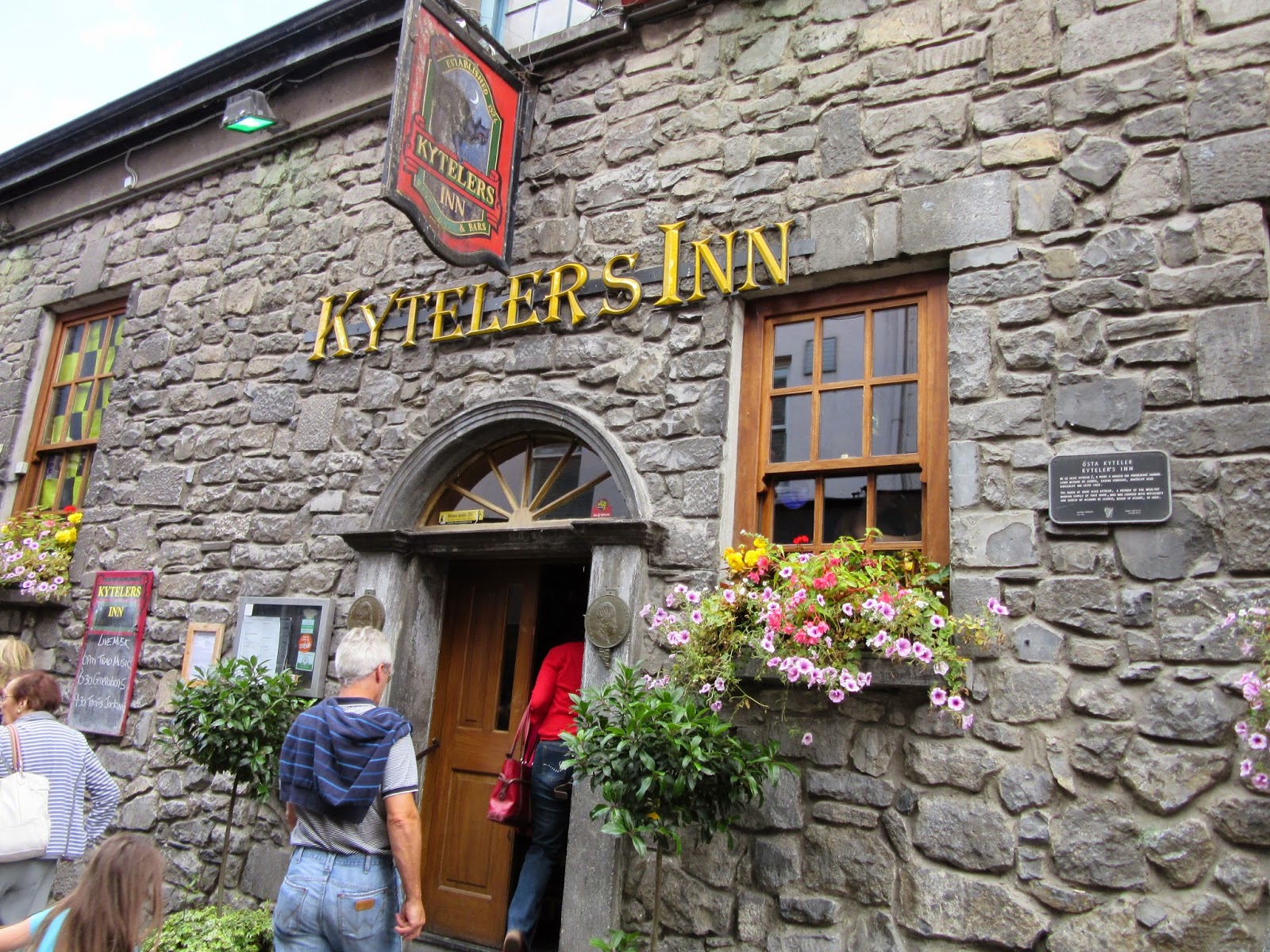 Rónán Gearóid Ó Domhnaill: Kyteler's Inn Kilkenny