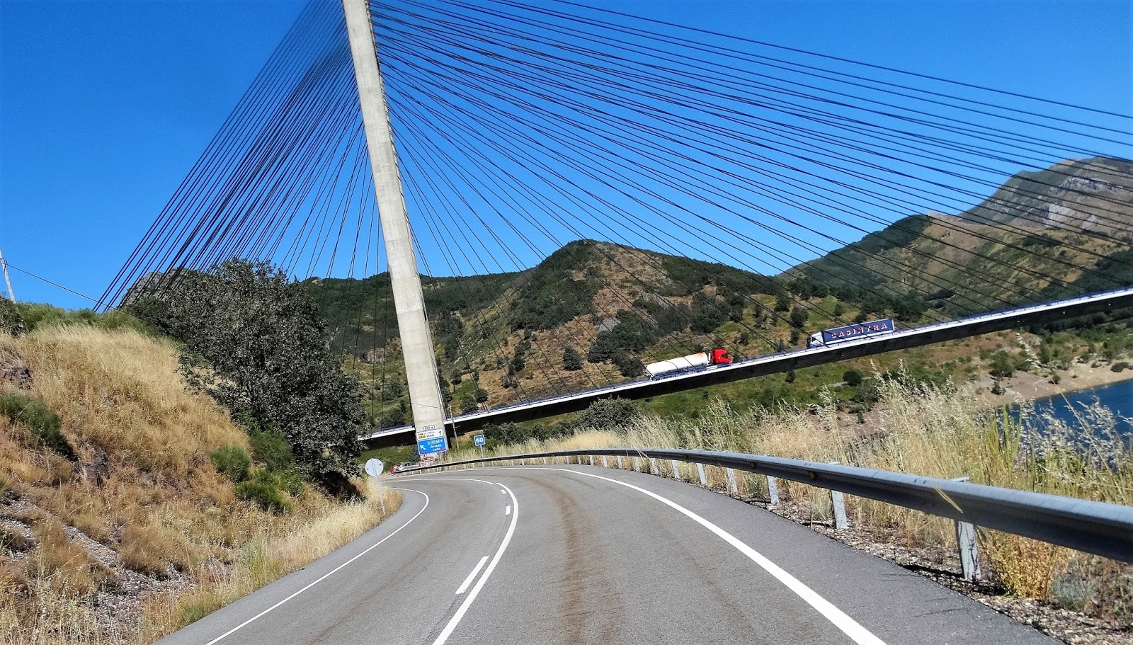 CAZANDO PUENTES: PUENTE DEL EMBALSE DE LOS BARRIOS DE LUNA