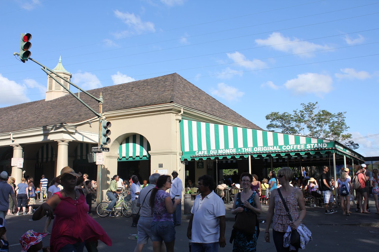 Review of Cafe Du Monde in New Orleans