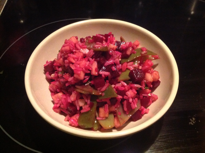 Ensalada de arroz con remolacha y pera