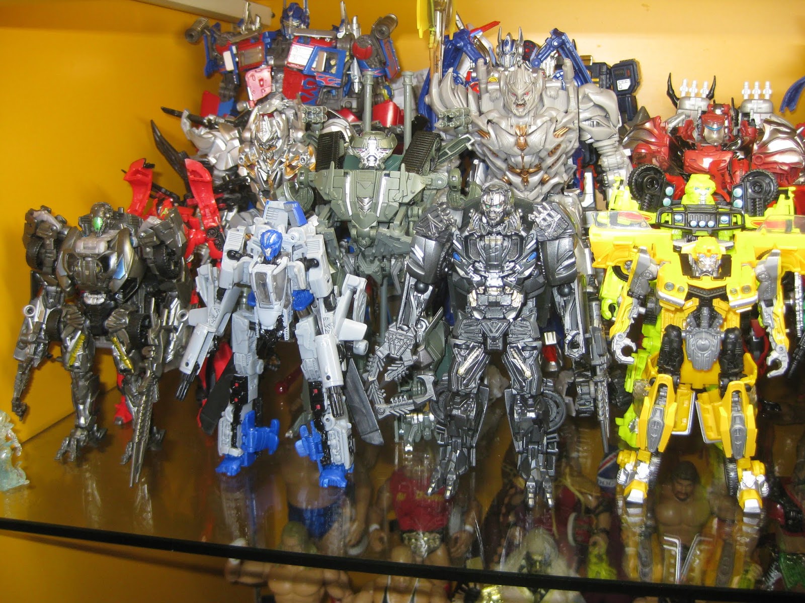 deSMOnd Collection: Update of my toy shelf for Transformers collection...