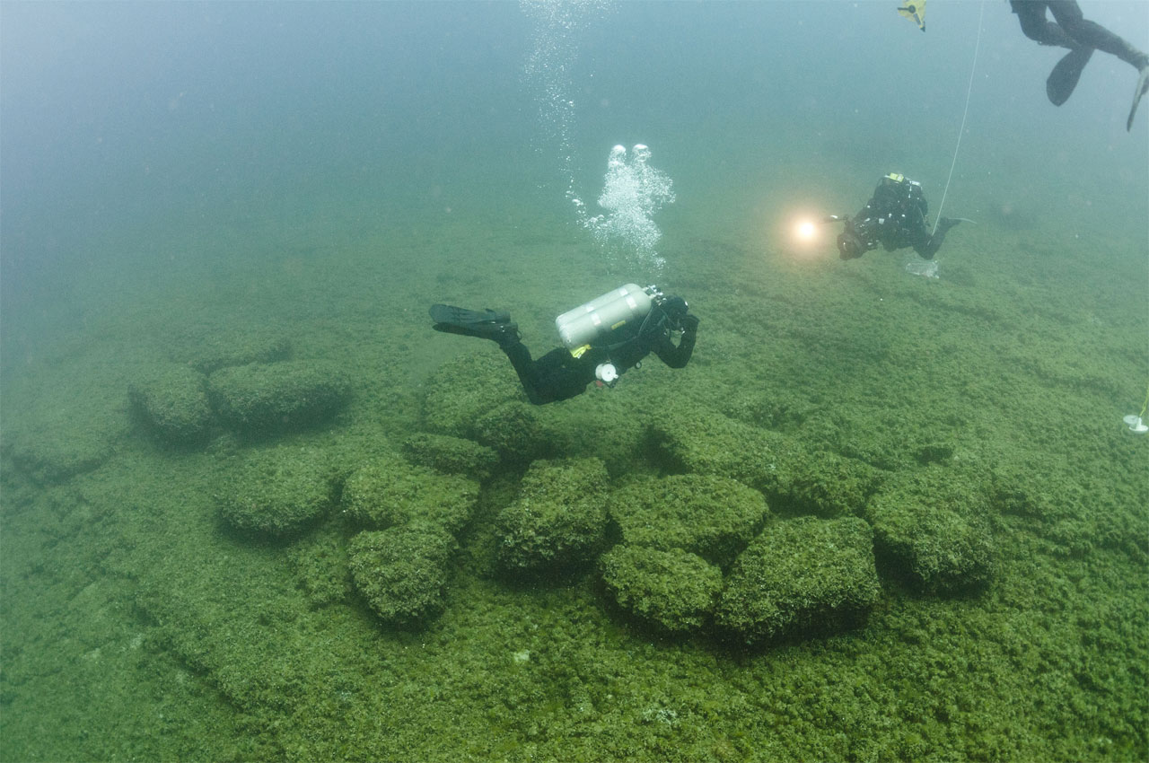 Rock Piles: A Little Underwater Comparison