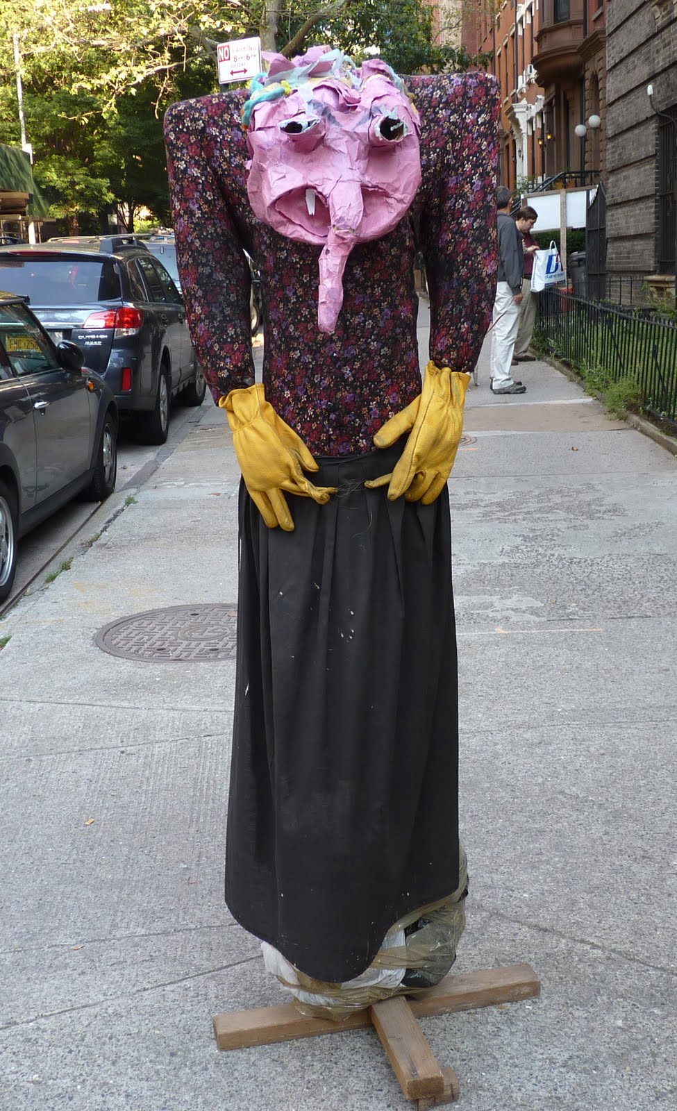 mcbrooklyn: Boogey Woman on Pierrepont Street in Brooklyn Heights