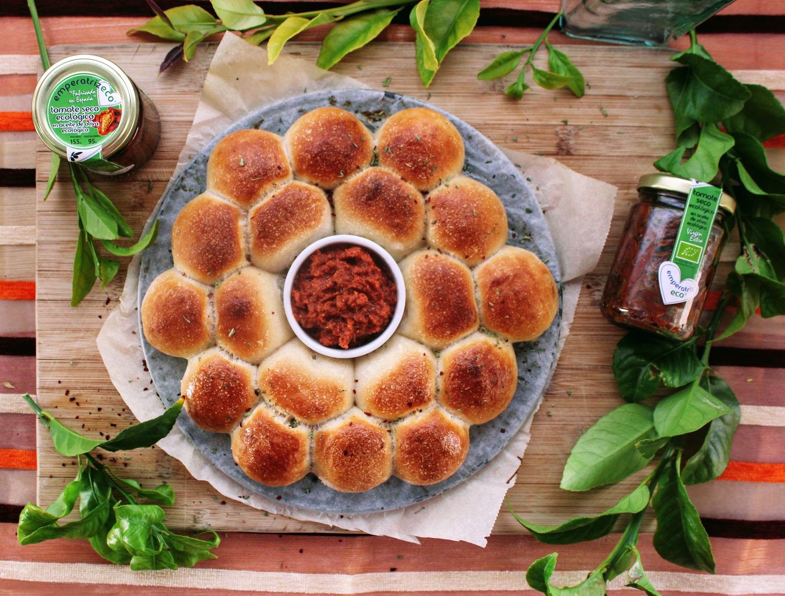 Corona de Pan con Pesto Rojo - Cocinando con las Chachas
