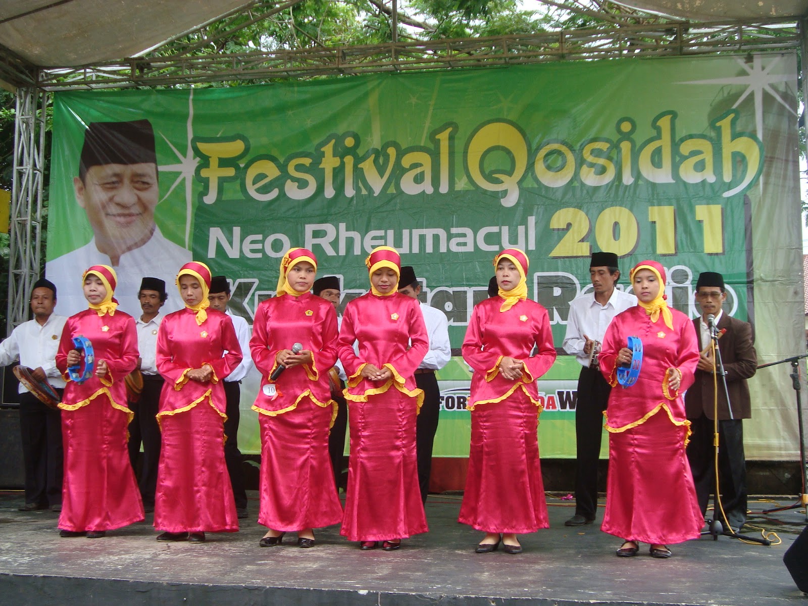 Desain Baju Qasidah / 54 Gambar Baju Seragam Qasidah Terlihat Keren ...