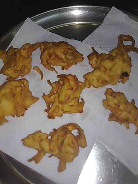 Fast Indian Recipes: Kanda Bhaji (Onion Pakoda)