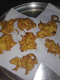 Fast Indian Recipes: Kanda Bhaji (Onion Pakoda)