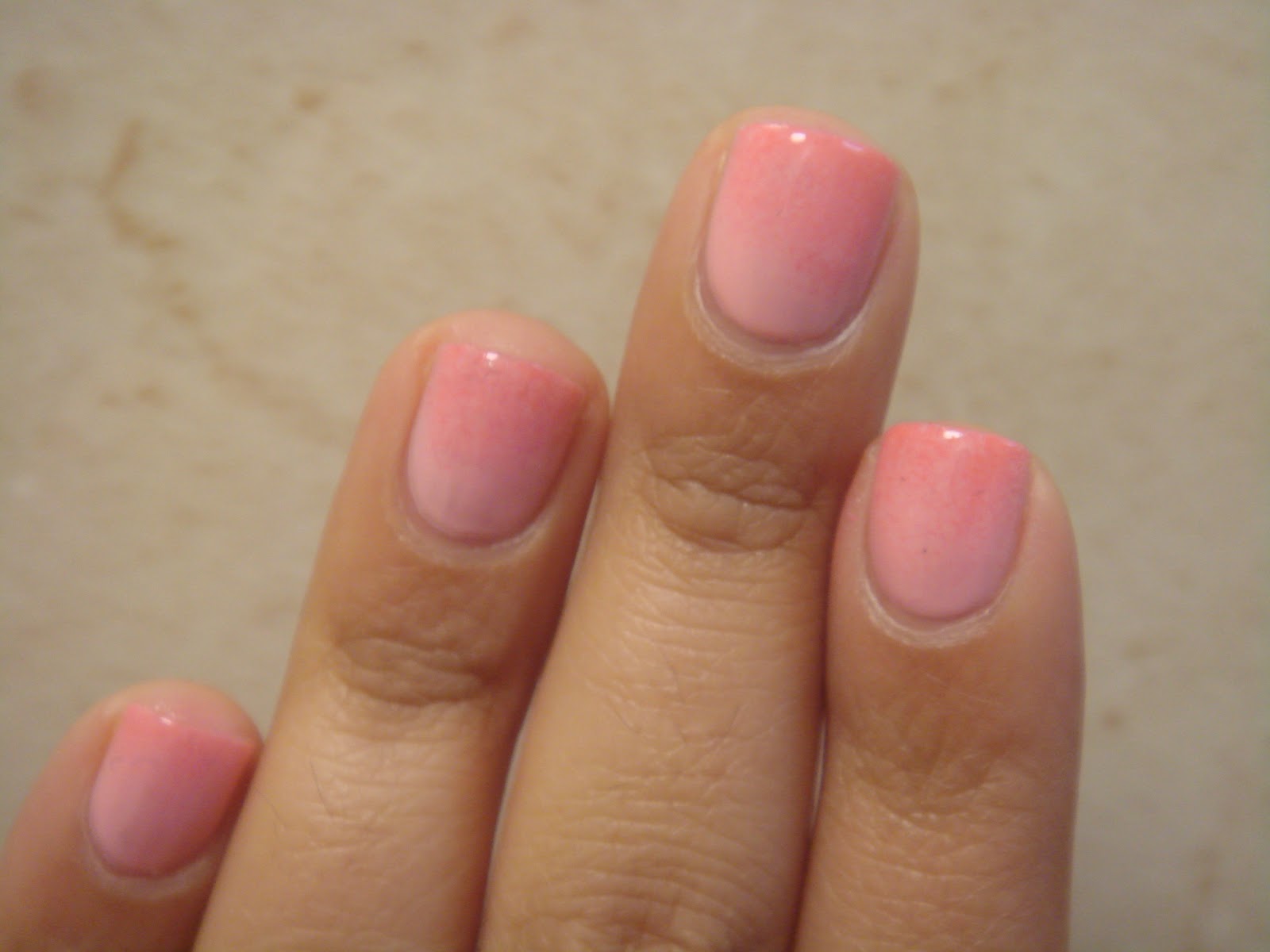 nail loopy: PINK GRADIENT NAILS