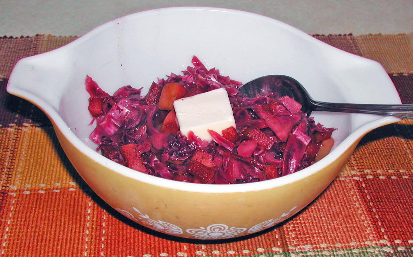 The Iowa Housewife: Spiced Red Cabbage