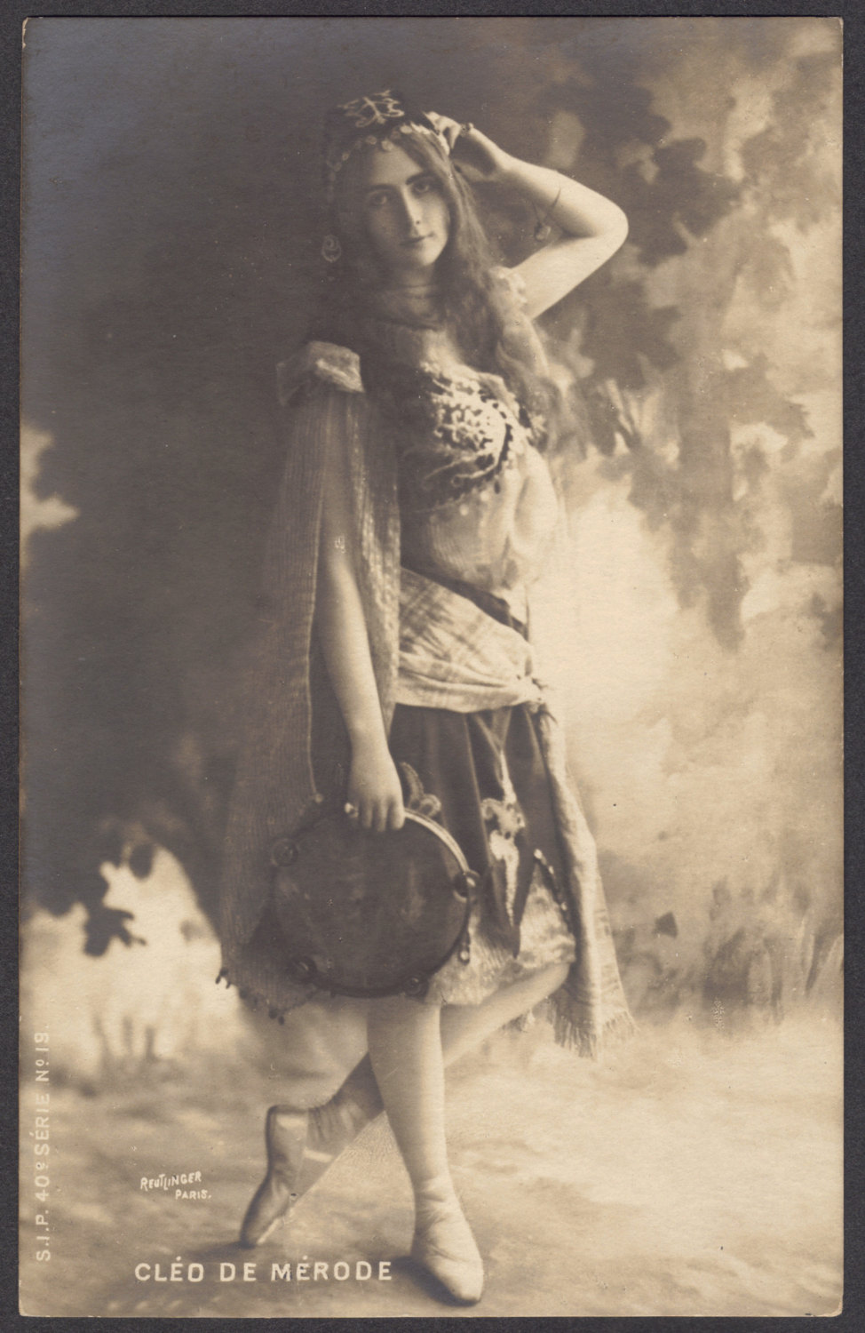 Red Poulaine's Musings: Cléo de Mérode Giveaway Explanation and Update