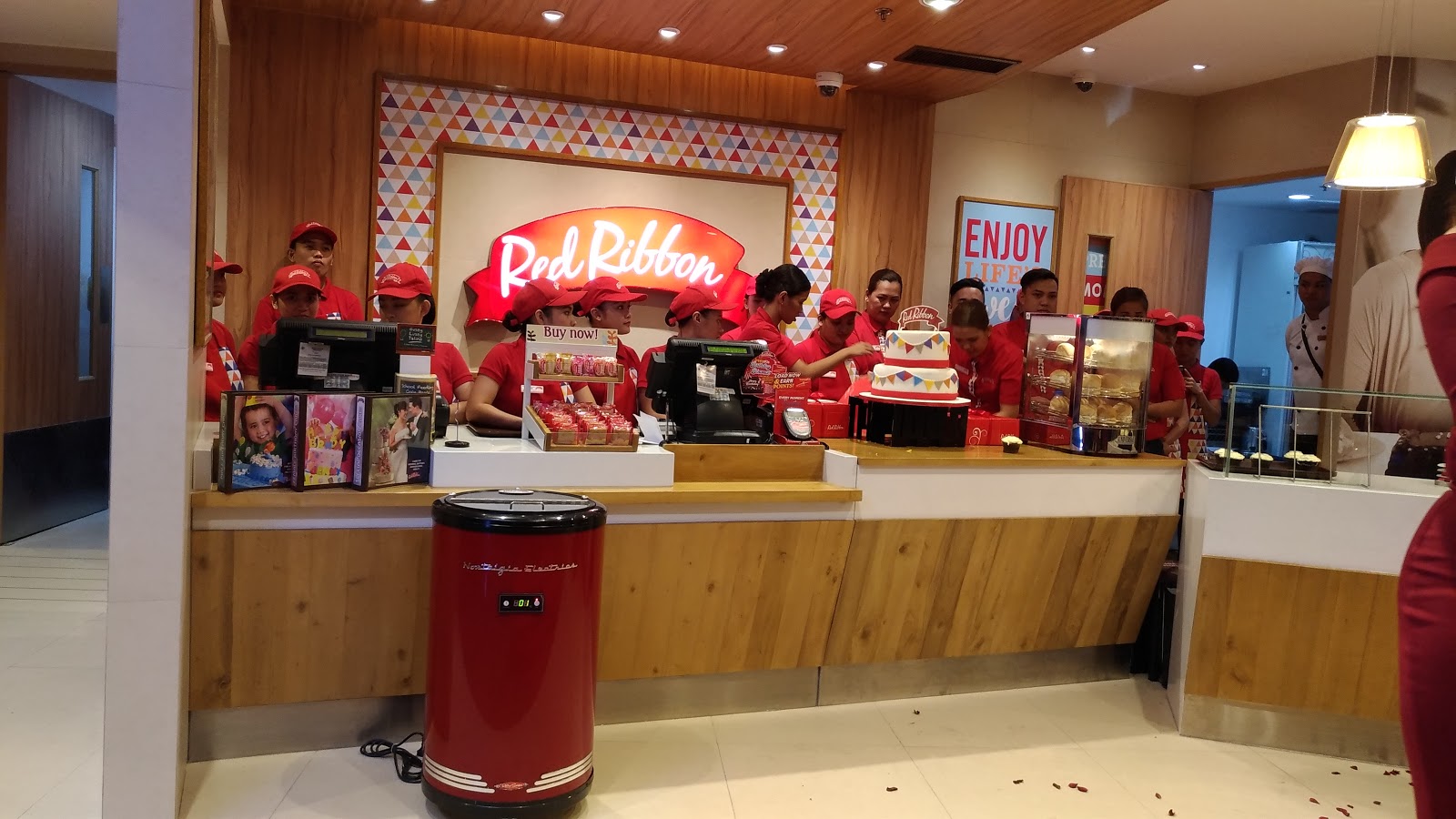 Red Ribbon launches its 1st Flagship Store | Enjoying Wonderful World