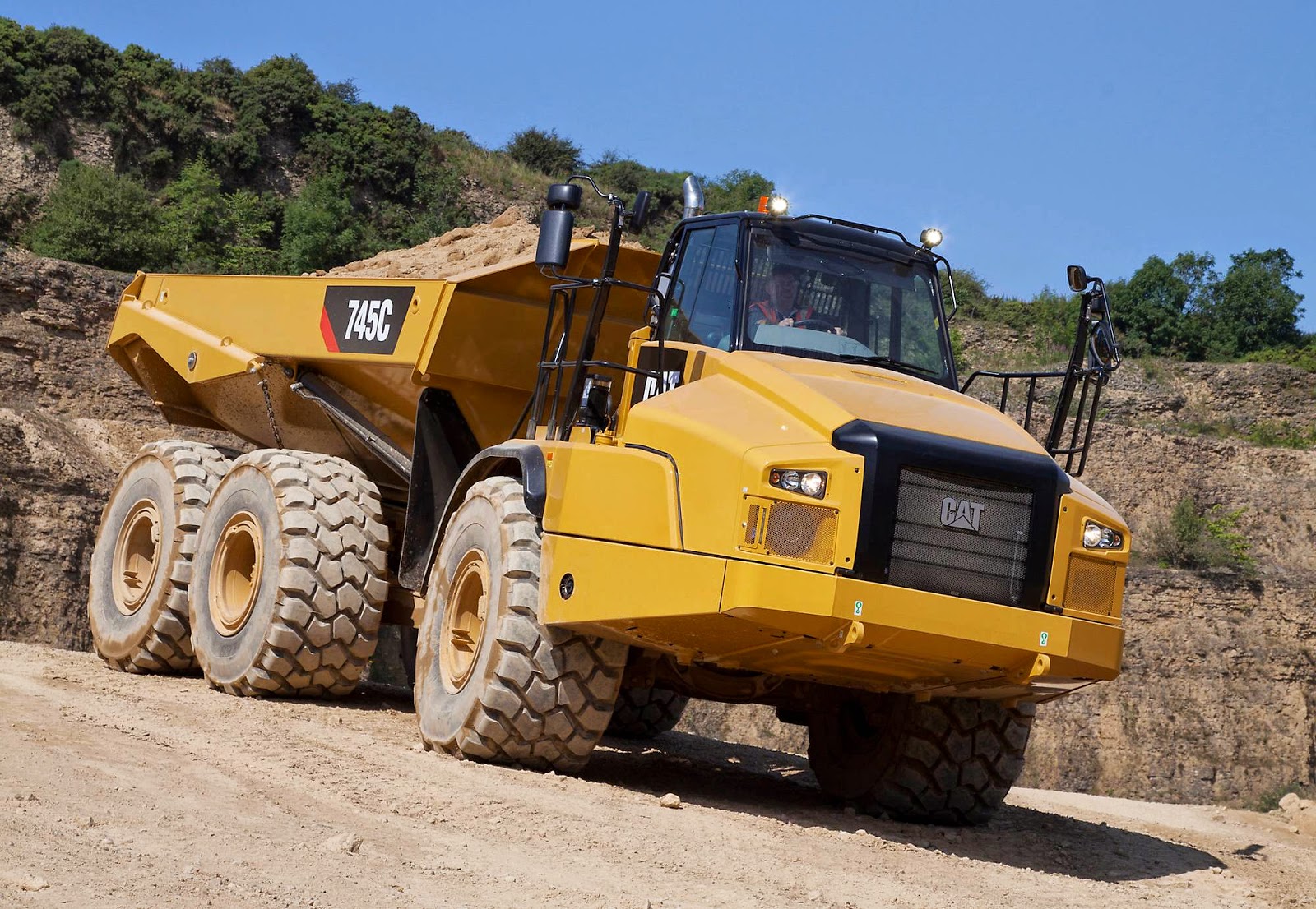 Novos Caminhões Articulados Série C são apresentados pela Caterpillar