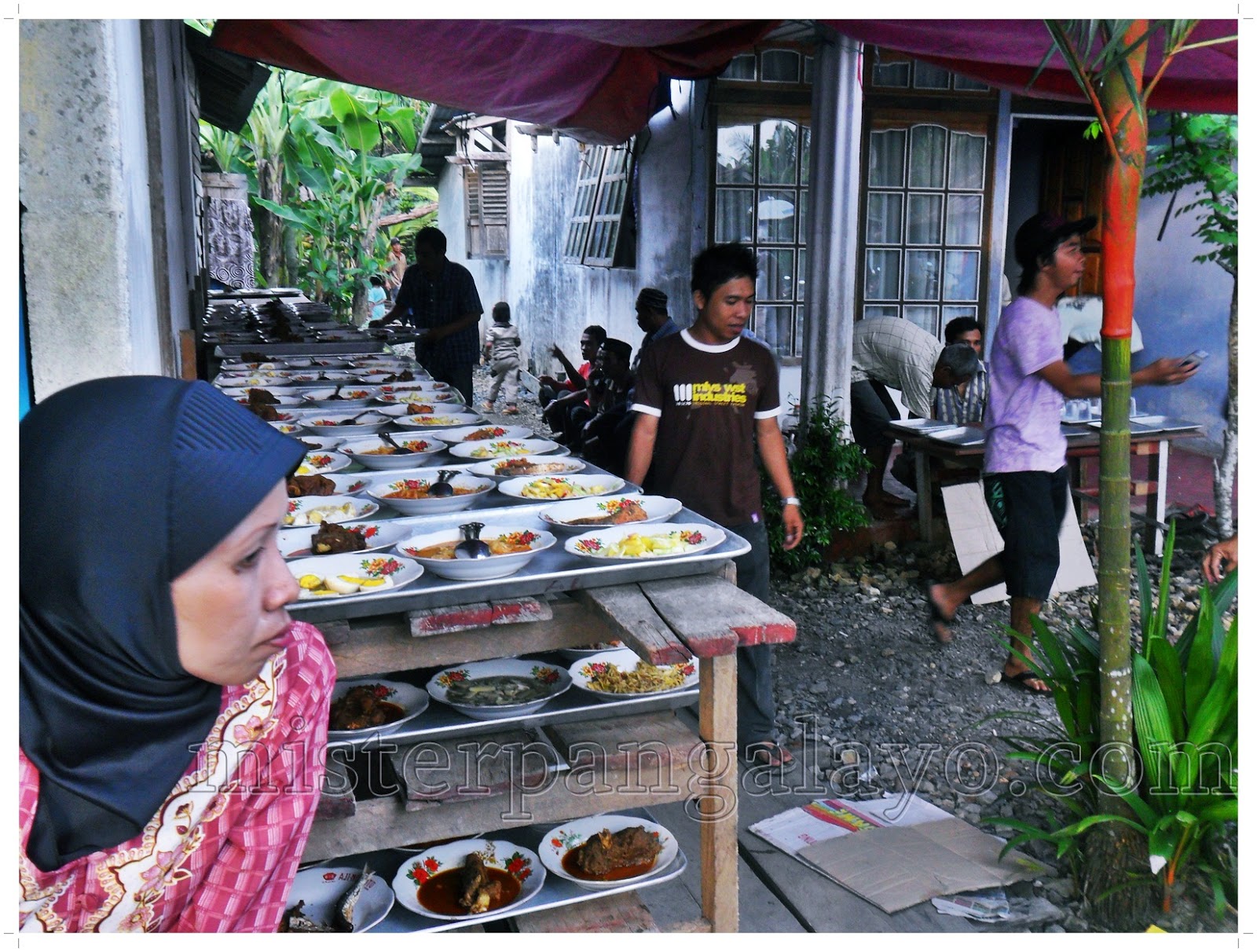 Filosofi Tradisi Budaya Makan Saprahan Pada Masyarakat Sambas ~ Sampan ...