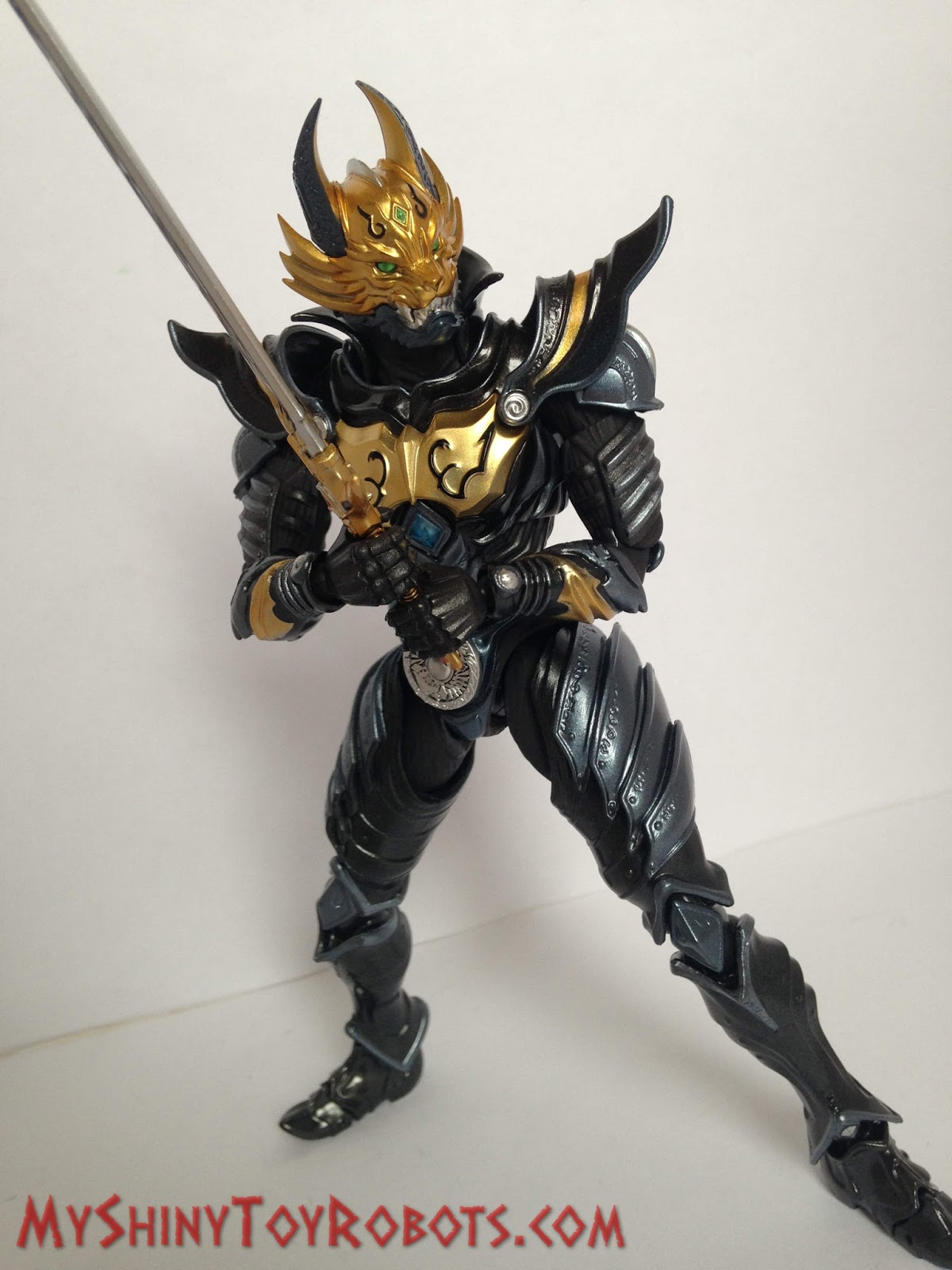 My Shiny Toy Robots: Toybox REVIEW: S.H. Figuarts Garo Ryuga Ver.
