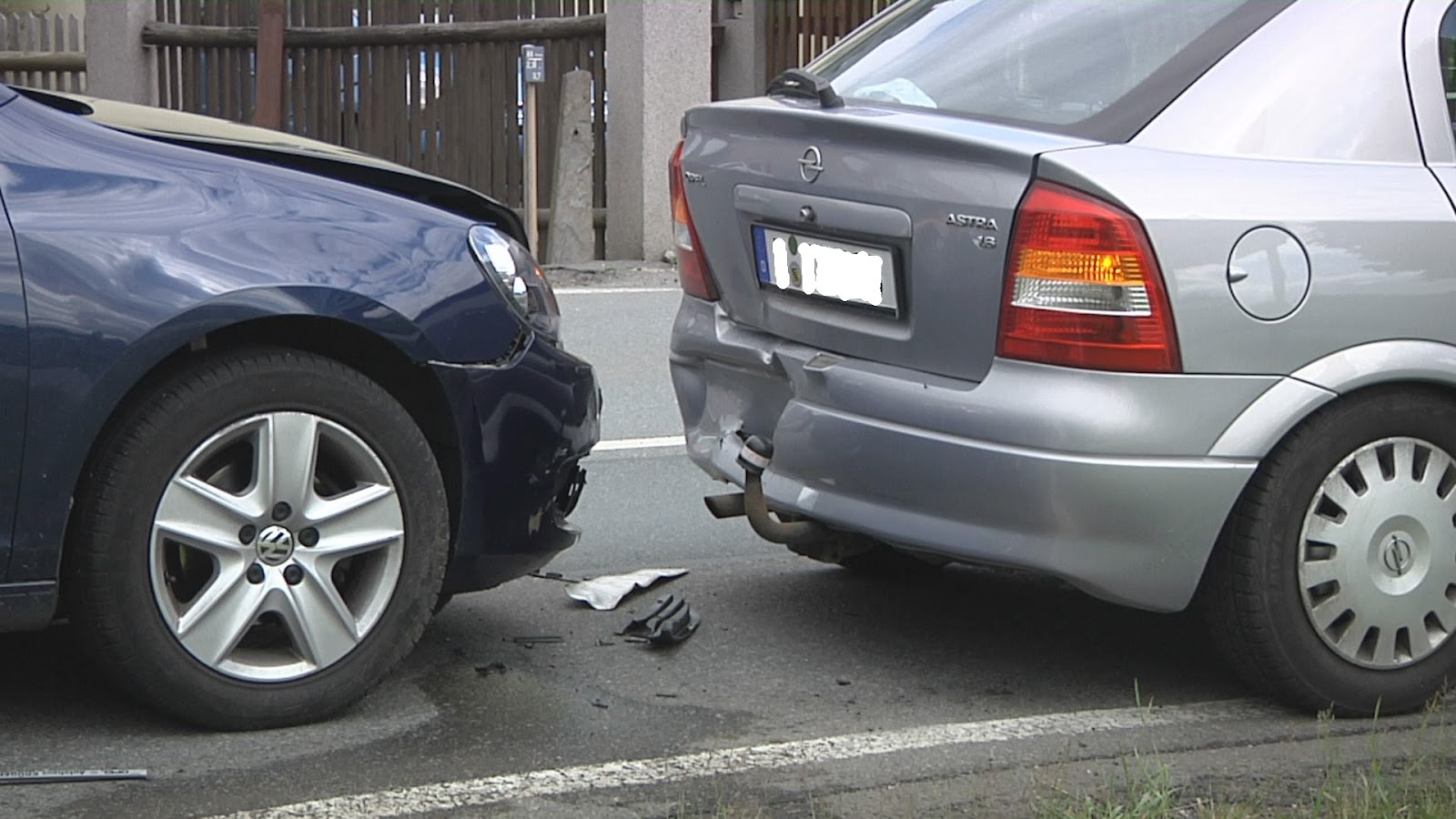 Hit-TV.eu aktuell: Drei Personen verletzt bei Auffahrunfall in Langenhessen