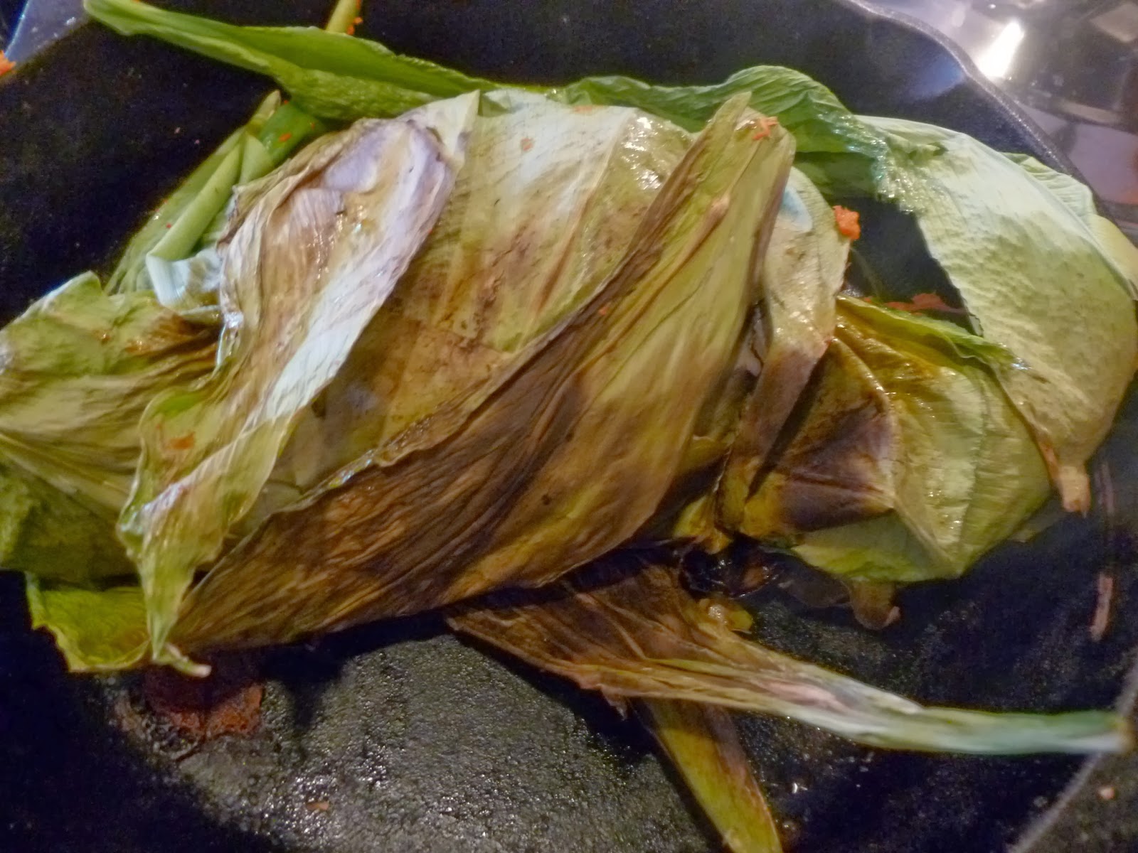 Indian Food: MoTla - Turmeric Leaf wrapped Indian Mackerel