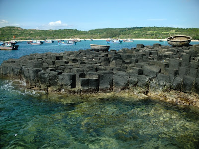 Xin chao!: Vietnam beautiful beaches, islands and bays