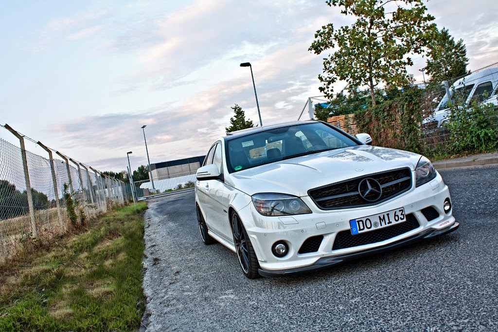 Mercedes-Benz W204 C63 AMG White on Black | BENZTUNING