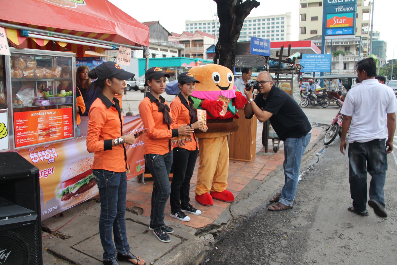 ziki's burger: The colours of ziki burger