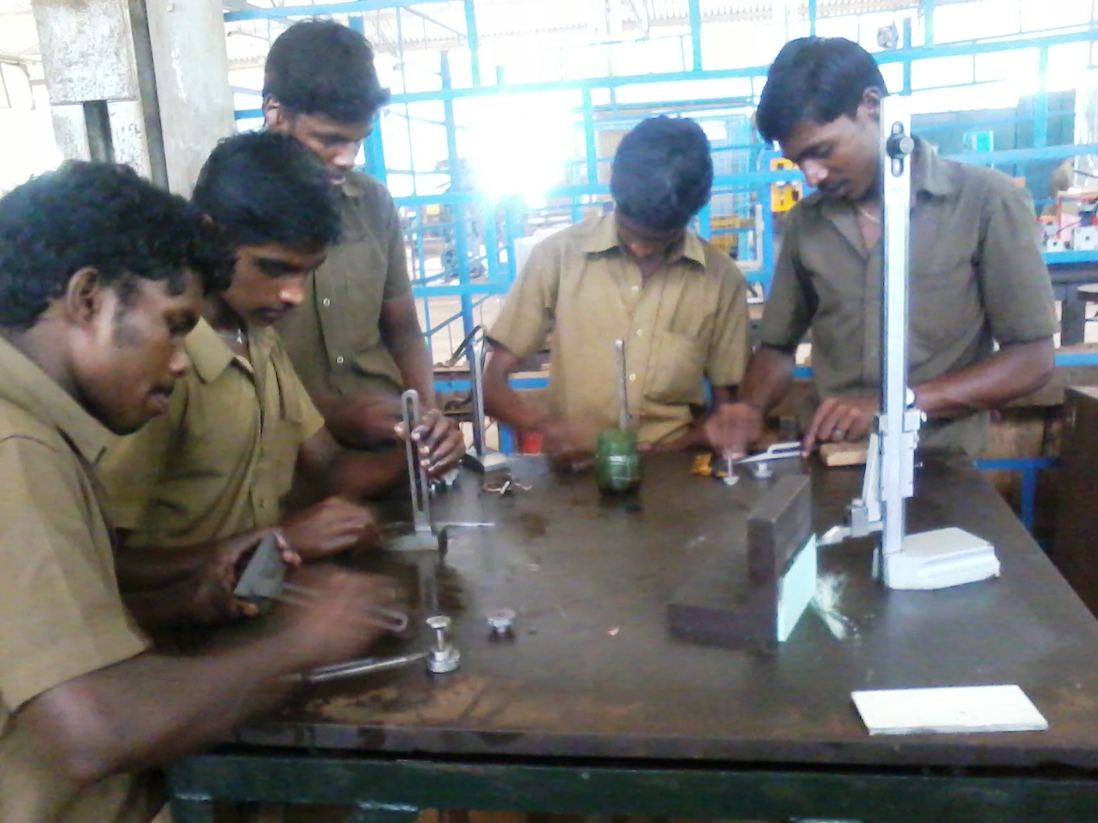 FITTER TRADE : SURFACE GAUGE