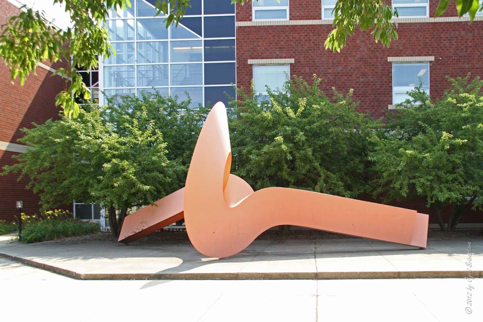Public Art in Chicago: UIUC [Aurora I (1980) - by Bruce White]