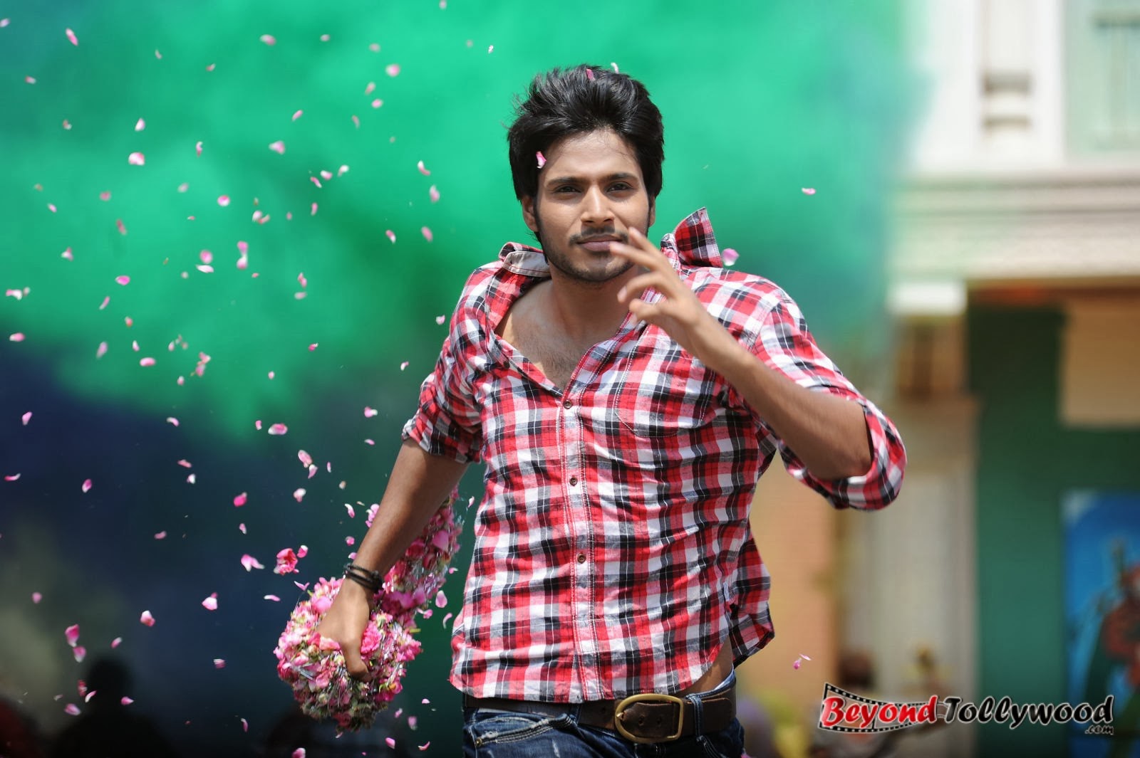 spicyimg: Venkatadri Express Movie Stills