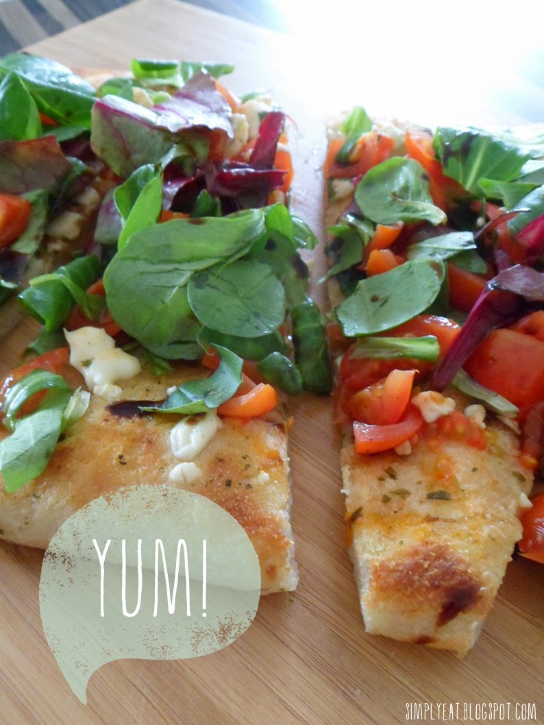 simply eat: simply eat. lunch // salad topped flatbread