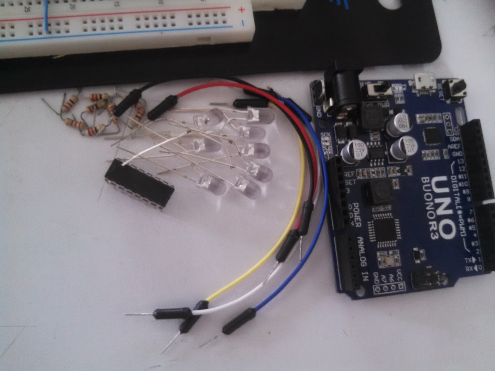 Programando en Arduino Uno (COM3): Laboratorio_4