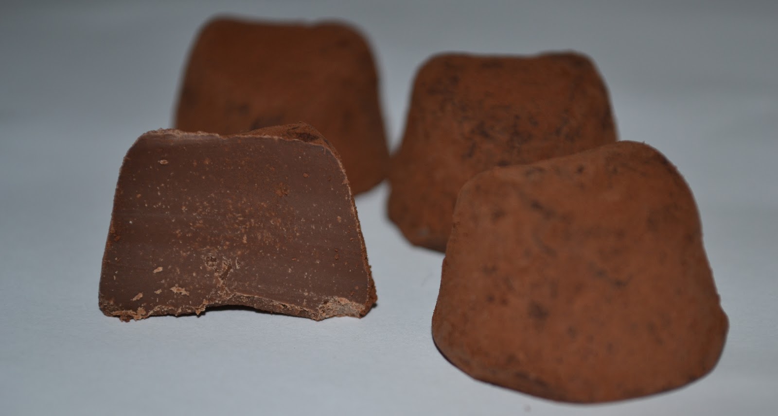 Chocolat Indulgence: Thorntons Irresistibles: Smooth Coconut & Belgian ...