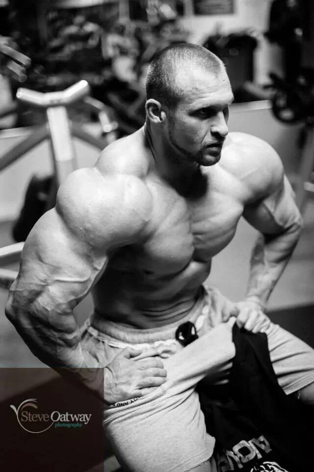Muscle Lover: Slovakian bodybuilder Lukas Gabris