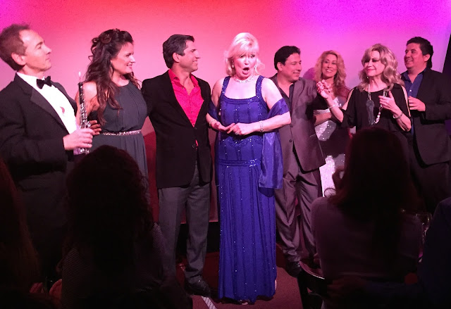 VOCE DI MECHE: GOOD EVENING OPERA, MEET CABARET