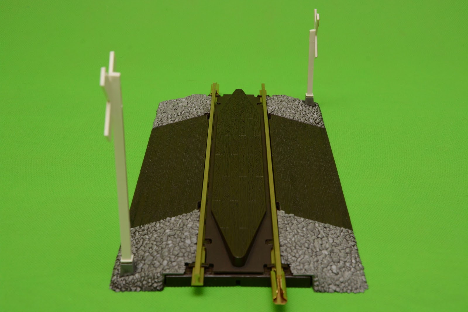 My Miniature Worlds: Piko 35281, G-scale rerailer/grade crossing with track