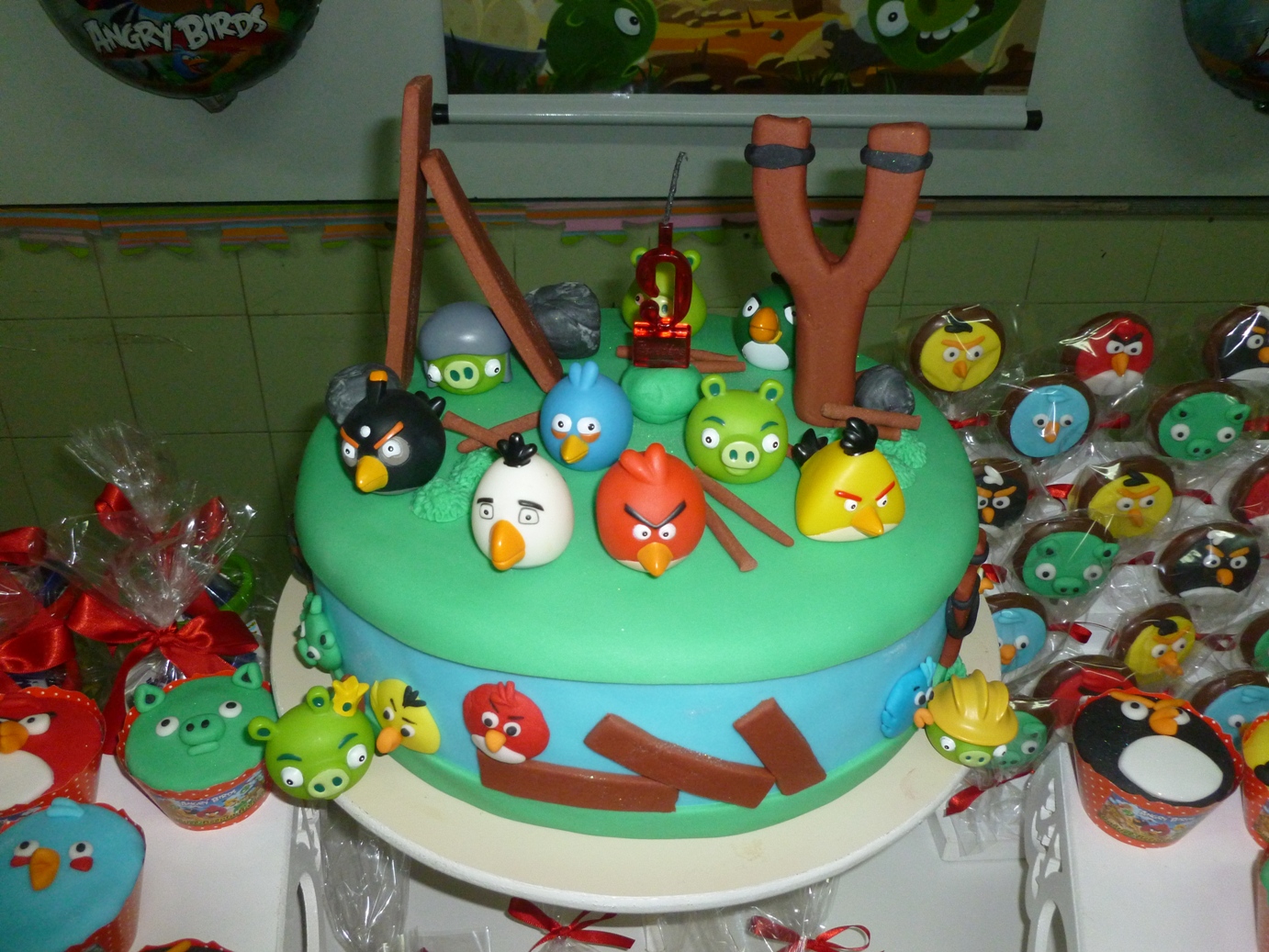 KRIAR FESTAS - by Karen Tiúba: Festa com tema Angry Birds na Escola