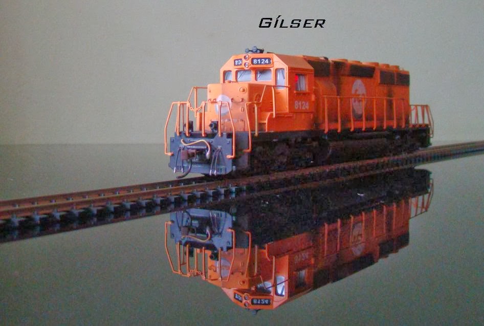 Gílser ferreo trens: Sd40-2 nas cores da Fca