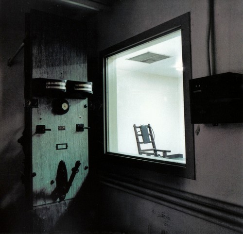 Lacking enough execution drugs, Virginia eyes electric chair