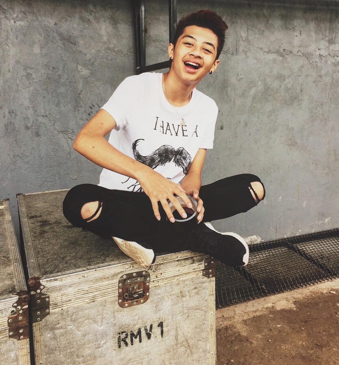 Biografi Artis: Biodata Bastian Steel