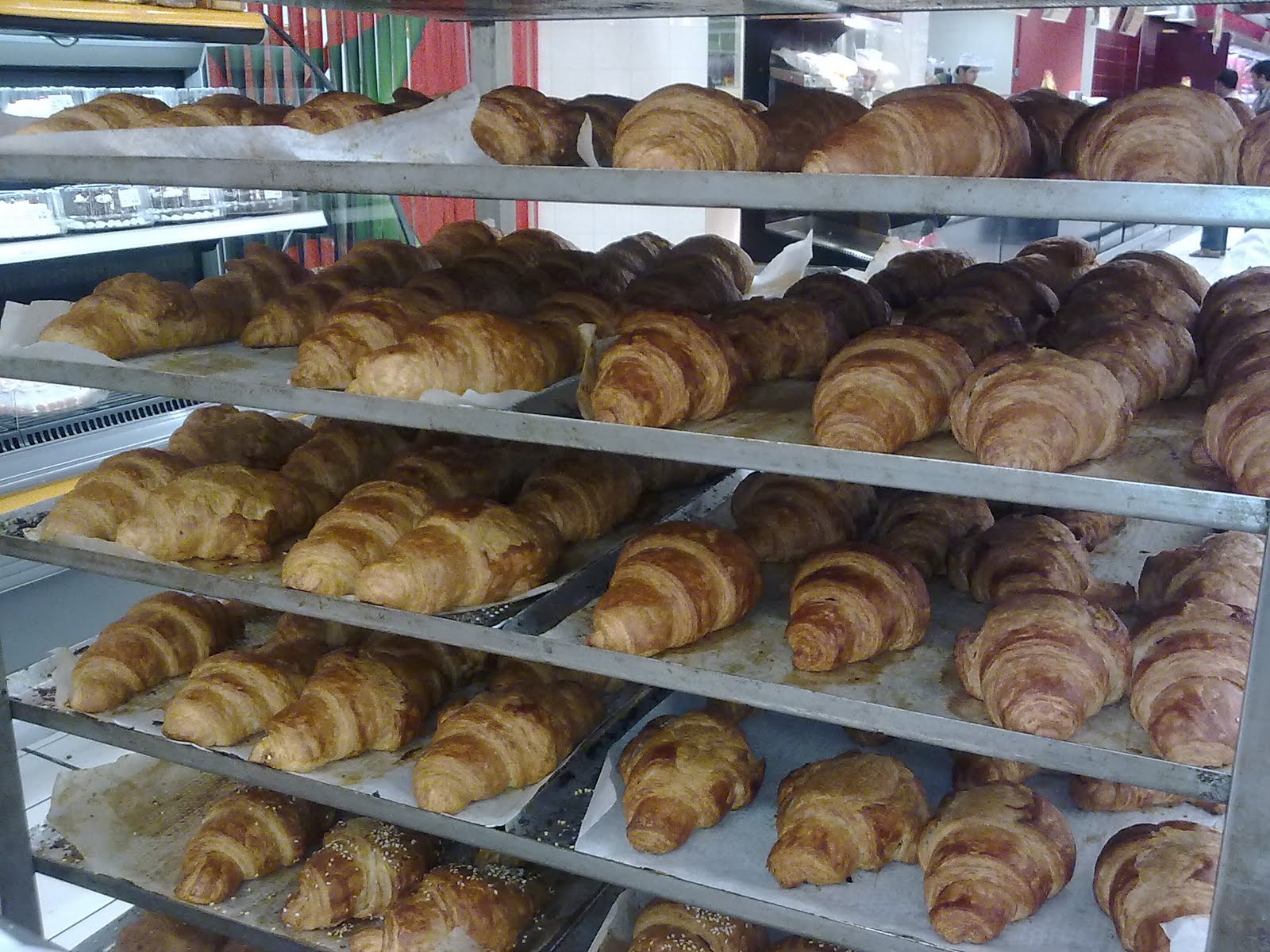 Kuweight 64: FRESHLY BAKED CROISSANTS AT GEANT HYPERMARKET