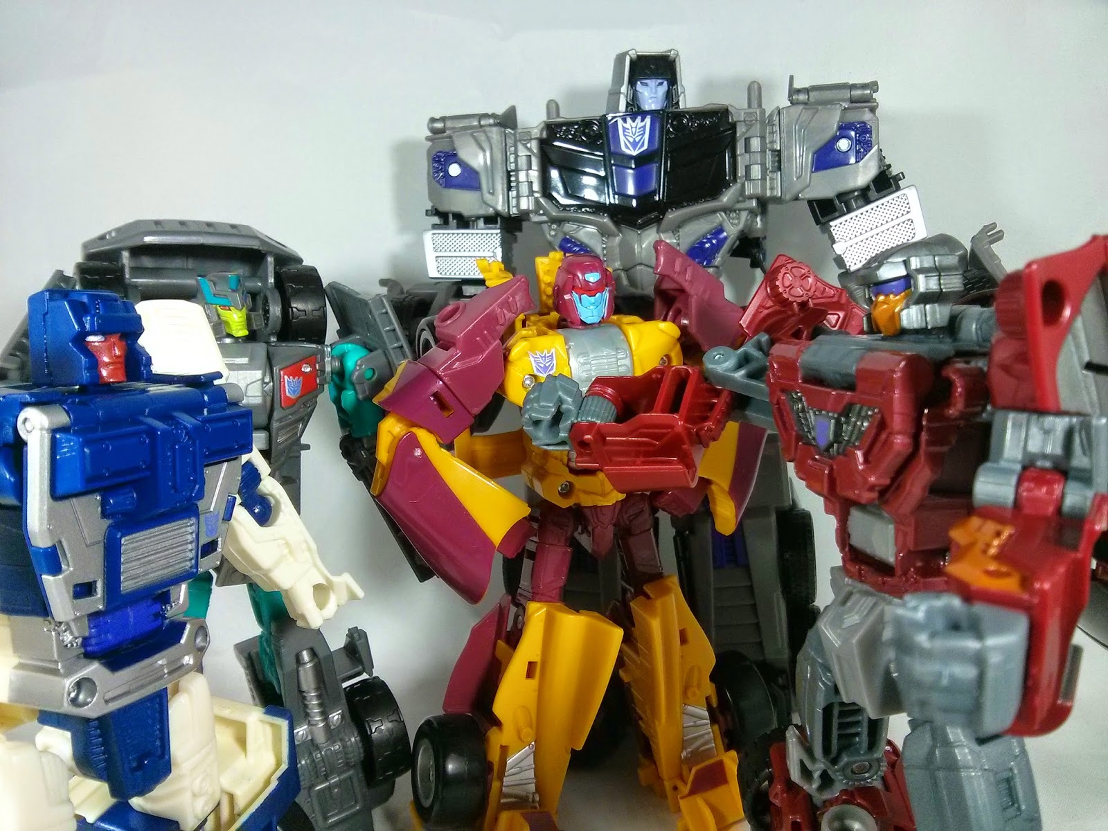 Toybox Soapbox: Combiner Wars Dead End Review