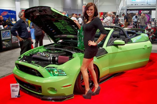 2013 SEMA Show Girls | Carsfresh