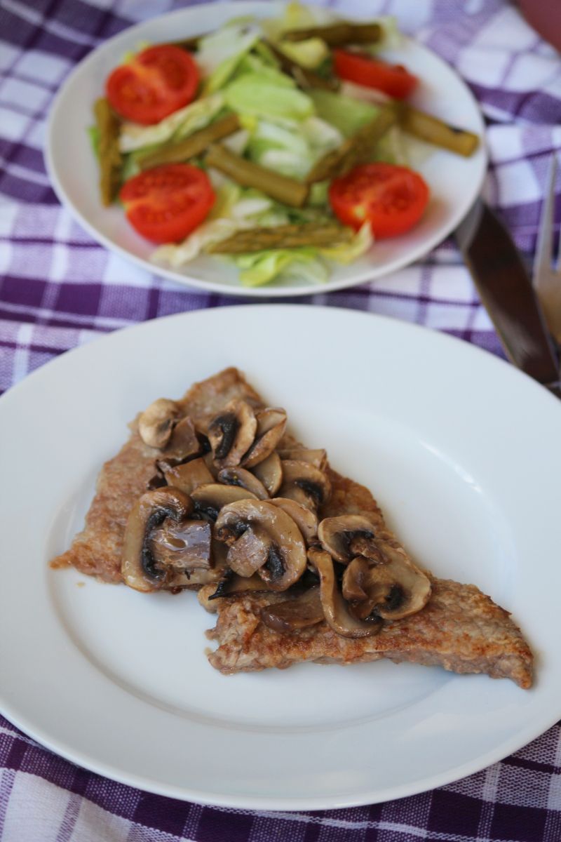 Bryzol wołowy z pieczarkami | Bajkorada - przepisy dla całej rodziny