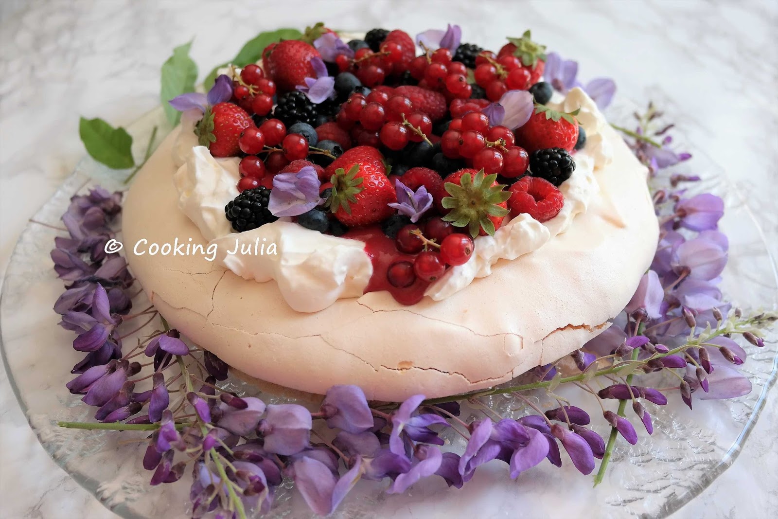 COOKING JULIA : PAVLOVA AUX FRUITS ROUGES ET CURD DE FRAMBOISE