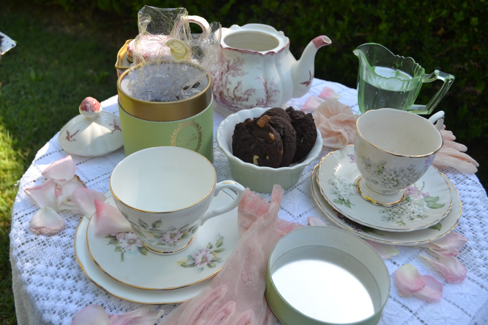 French Blue and Peachy Pink: Sipping Tea With My Mum