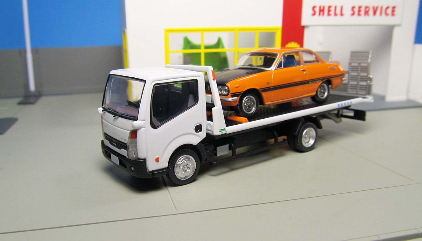 tomica limited vintage flatbed tow truck