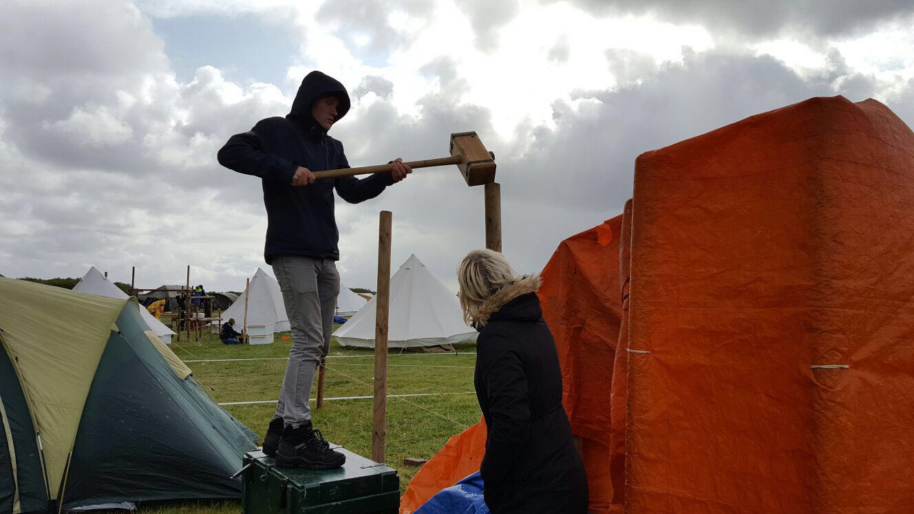 BEIJUMNIEUWS: KOUDE EN WINDERIGE PINKSTERKAMP VOOR SCOUTS DE VOERMAN