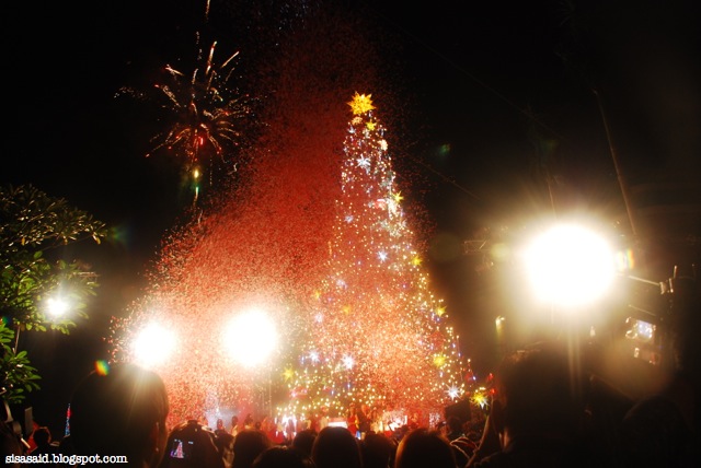Ring my Bell, Isabel: Araneta tree lighting: Coke's 100th year in the ...
