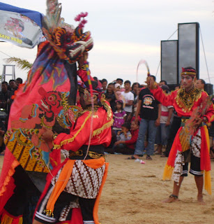 tari tarian: Sejarah Tari Turonggo Yakso